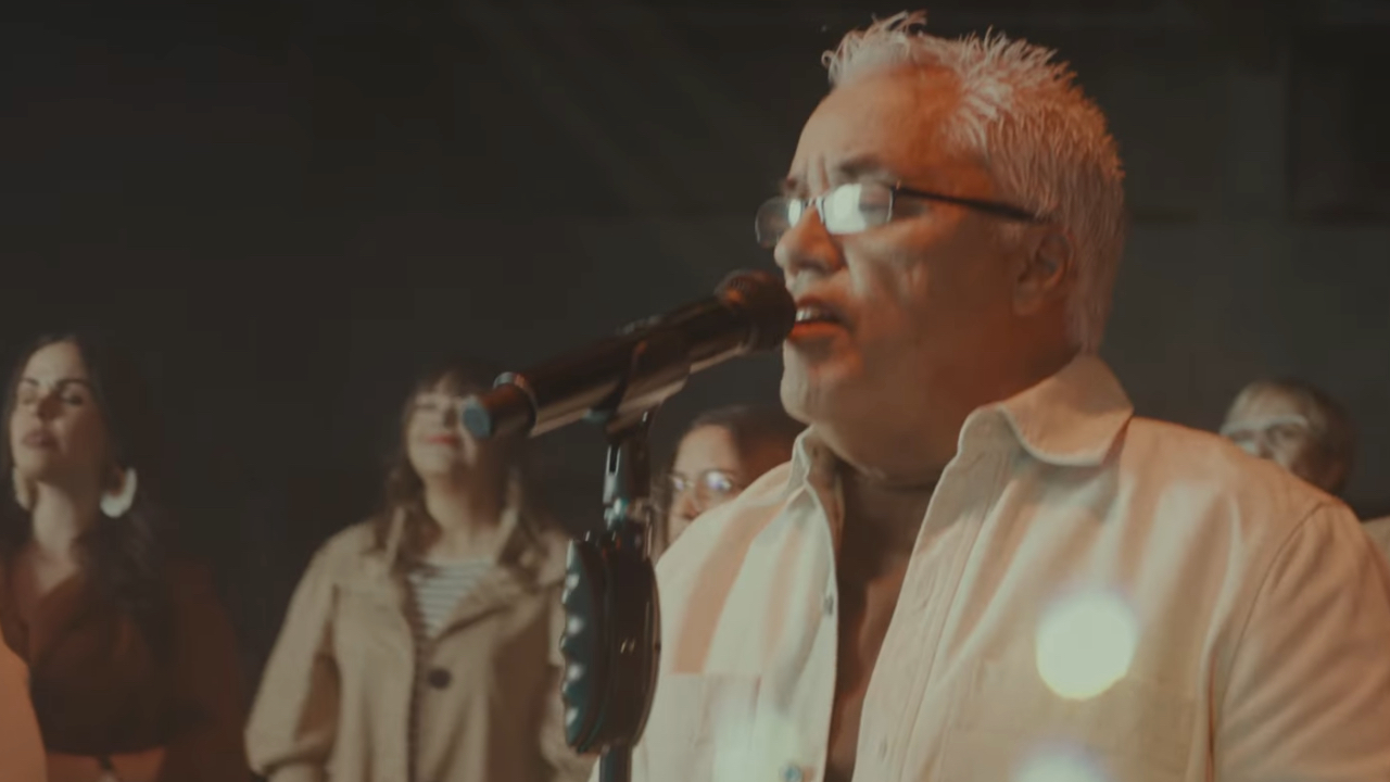 Danny Berrios canta su nuevo tema «Que descienda ahora»