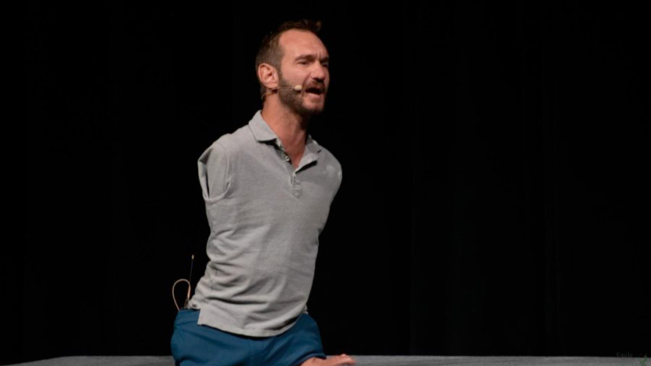 Nick Vujicic ora por una paralítica